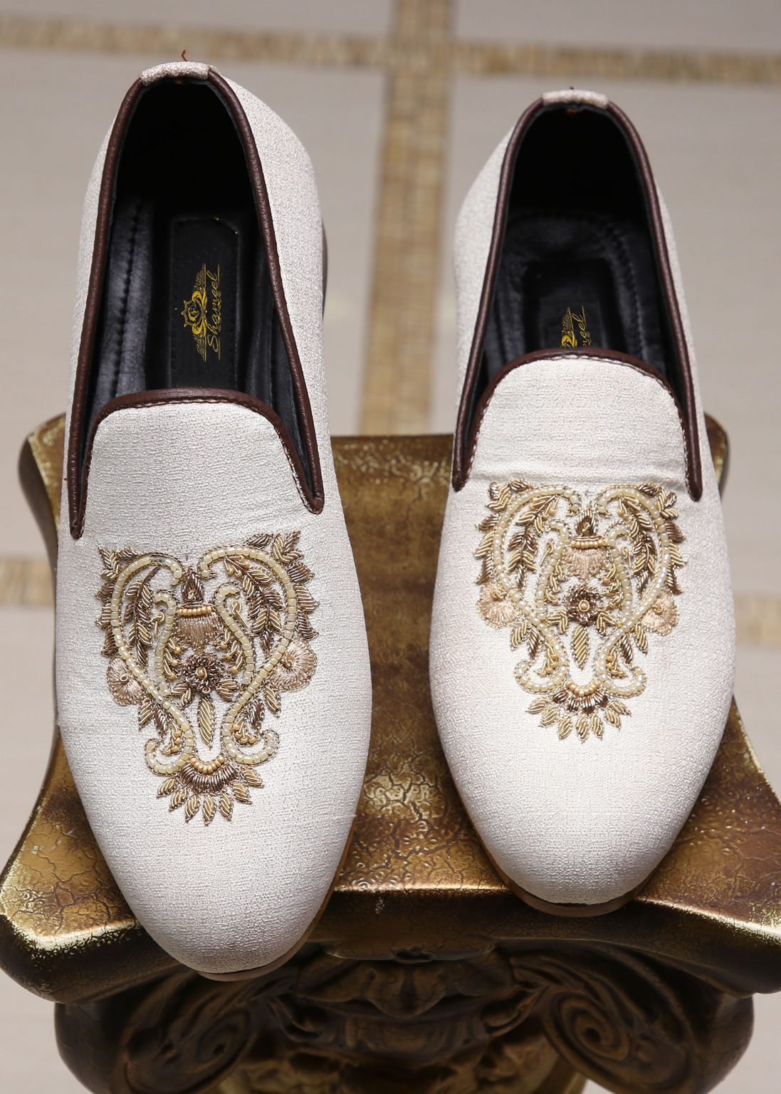 Buy White Khussa with Red and Golden Embroidery - Shameel khan