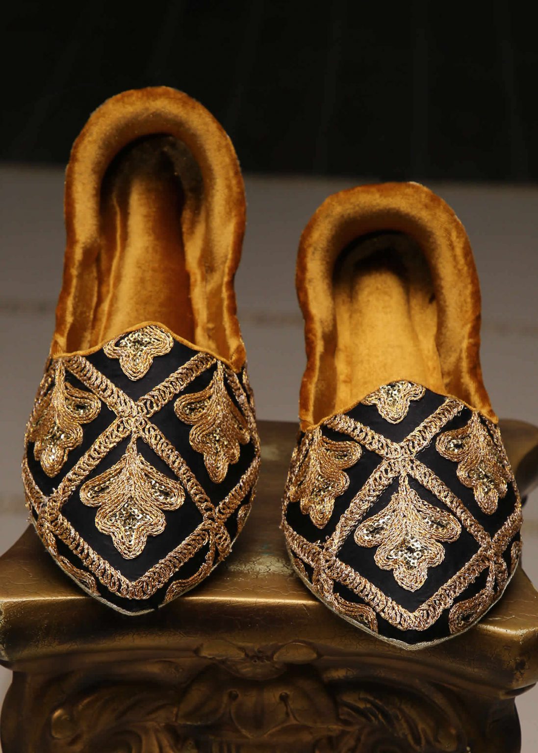 Buy Handmade Golden Khussa with Embroidery - Order Now