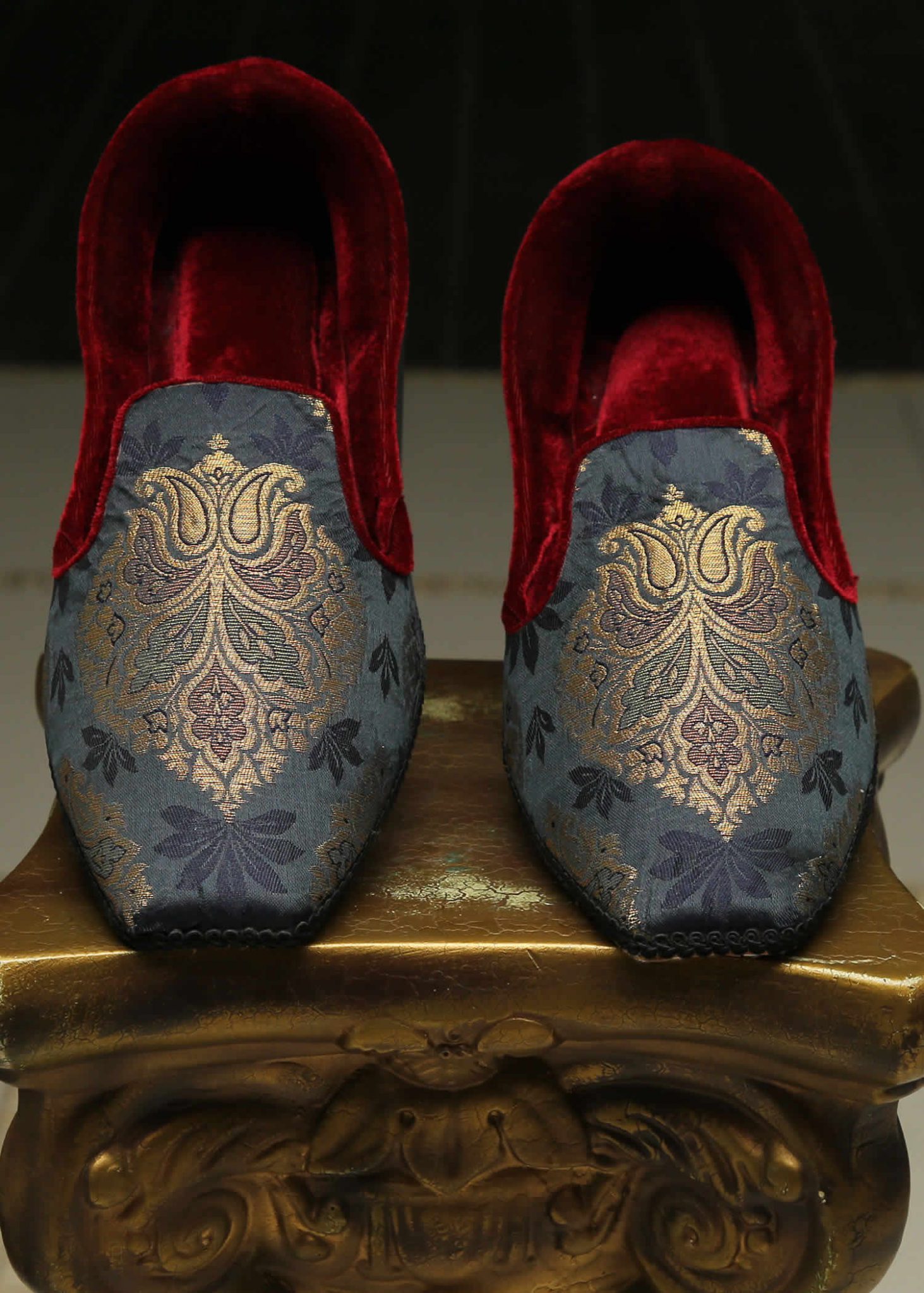 Buy Handmade Black Motif Khussa - Shameel Khan
