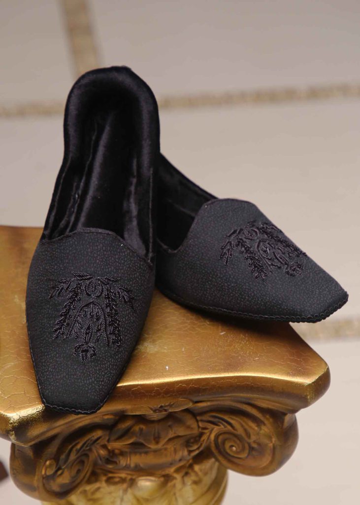 Buy Black Motif Khussa For Men - Save up to 30% - Order Now